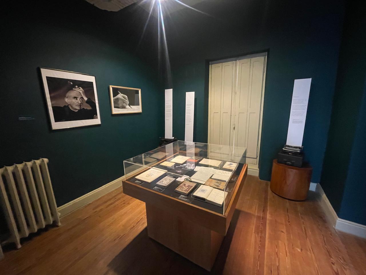 Se exhibe en el Museo Beccar Varela una imperdible muestra sobre Manuel Mujica Láinez ...